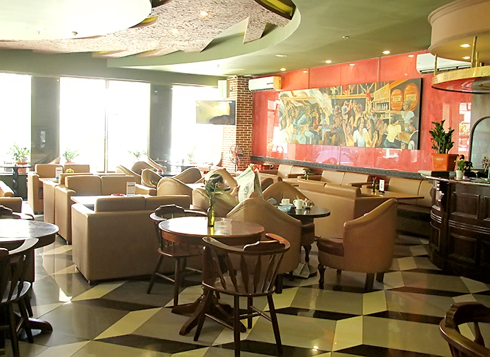 Thưởng Thức Thức Uống Tại Aloha Restaurant & Café