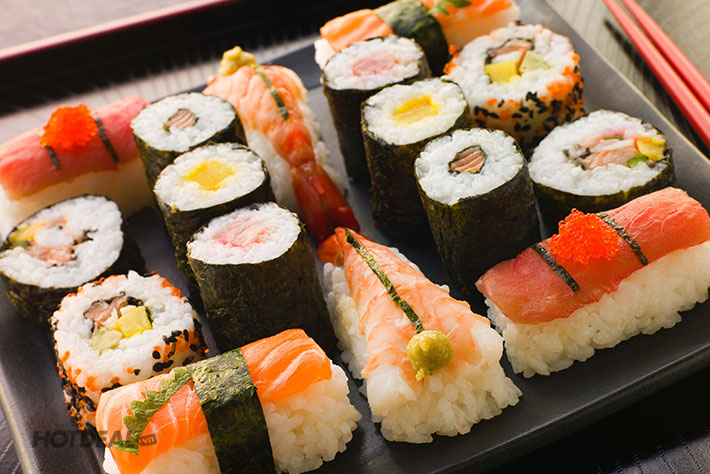 Buffet Băng Chuyền Sushi và Sashimi Tại Nhà Hàng Lương Ký