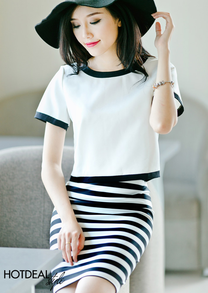 Set Áo Crop Top + Chân Váy Sọc