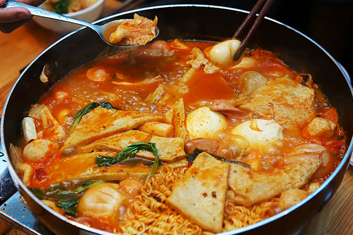 Buffet Tokbokki Cho Tín Đồ Mê Món Ăn Hàn Quốc